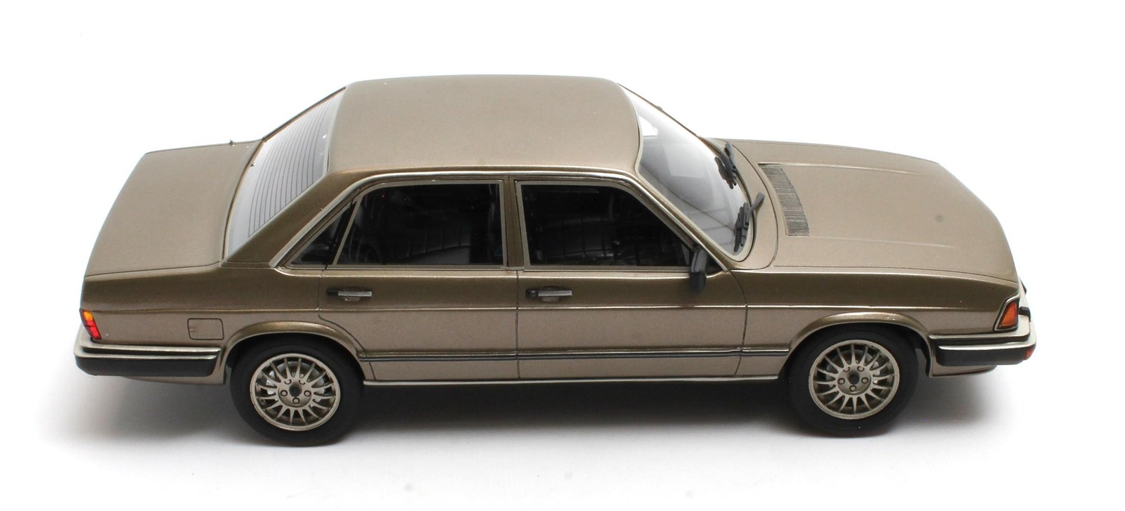 Modellauto Audi 200 5T typ 43 gold metallic 80-82 Cult Scale Models 1: ...