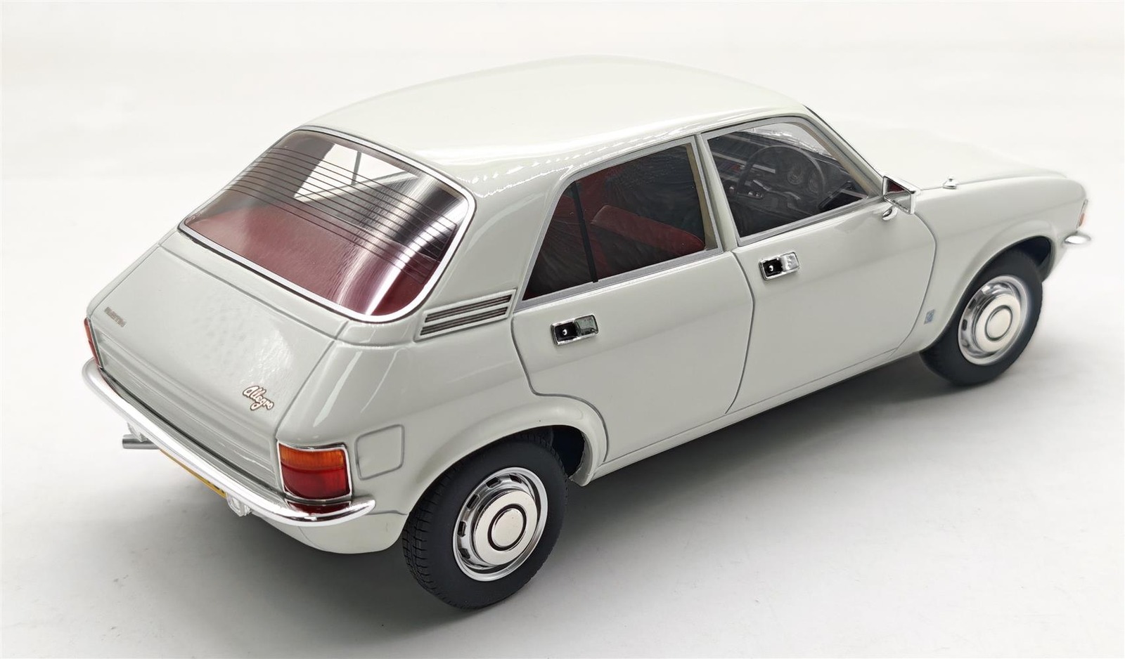 Modellauto Austin Allegro Glacier white 1973 Cult Scale Models 1:18 ...
